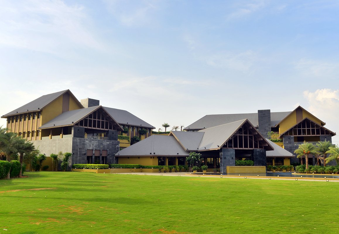 Golden Palm City – Glitz Magazines